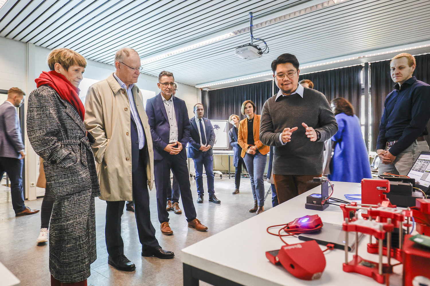 Minister President Weil visits Nitride Technology Center NTC at TU Braunschweig - QVLS | Quantum ...